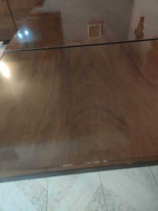 Tavolo con sedie in legno