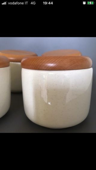 contenitori in ceramica e legno