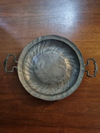 Piatto in peltro con manici