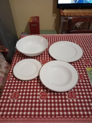 set di piatti più accessori