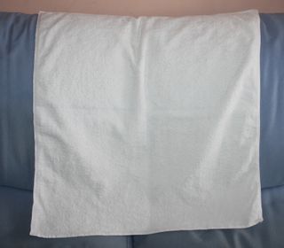 Asciugamano bianco in spugna quadrato