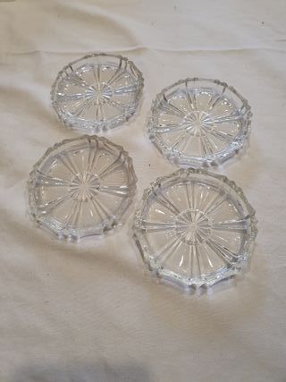 Quattro Eleganti Sottobicchieri in vetro