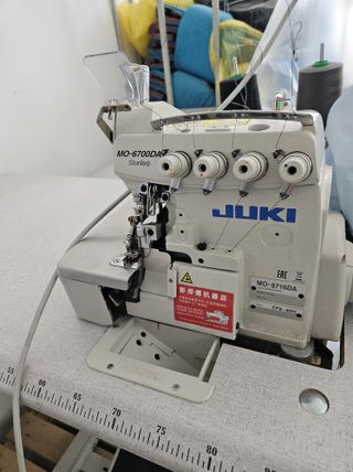 MACCHINA DA CUCIRE TAGLIACUCI JUKI 6716DA
