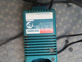 Carica batteria Makita DC1201