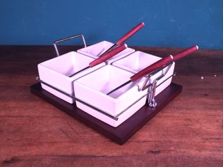 Piatto vassoio da aperitivi 4 parti e 4 mestolini