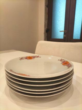 Piattini da dolce con decorazioni floreali