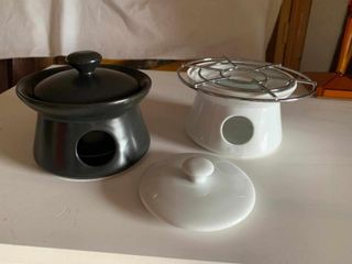 Coppia scaldini nero e bianco per teiera