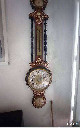 Orologio classico da muro