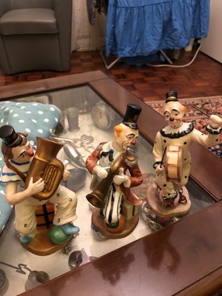 3 statua sopra mobile porcelana