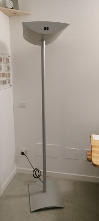 Piantana Artemide design Gismondi