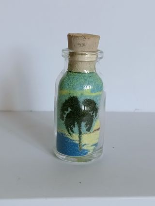 Boccetta vintage con sabbia colorata