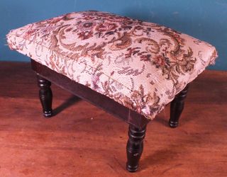 Poggiapiedi sgabellino vintage con scomparto