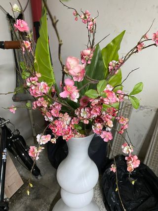 Vaso da arredo salotto confiori finti rosa e pesca