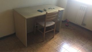 Scrivania con sedia