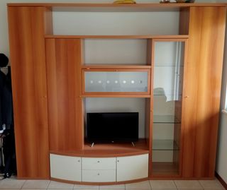 Armadio salotto con tavolo e rete da letto