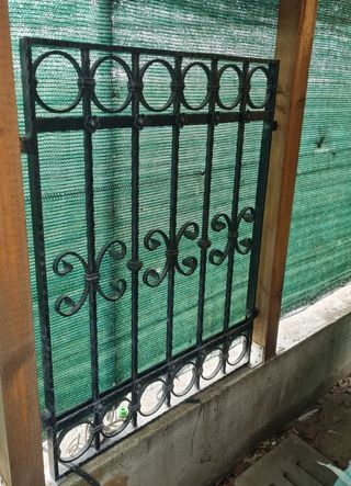 Ringhiera in ferro battuto.