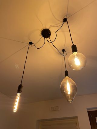 lampadario con tre lampade di design luce calda