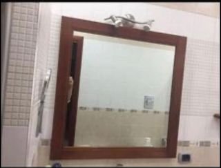 specchio con cornice in legno