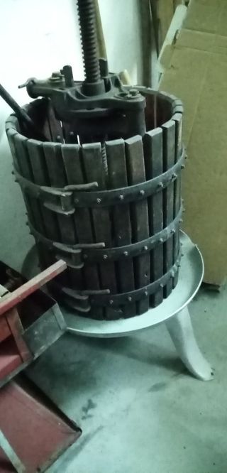 Torchio e altro per fare il vino
