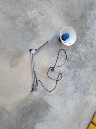 LAMPADA CON BRACCIO A MOLLA