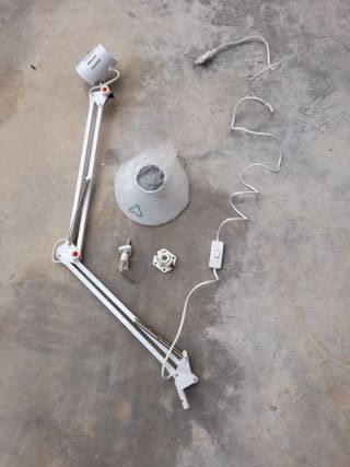 LAMPADA CON BRACCIO A MOLLA