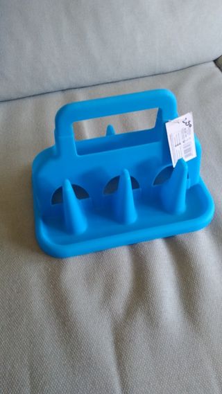 Portabicchieri in plastica azzurro