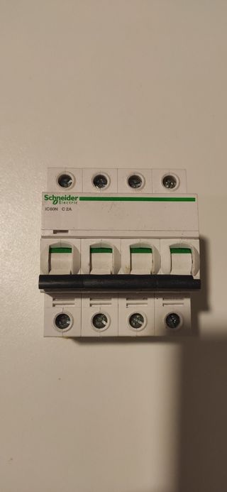 Interruttore magnetotermico iC60N 4P C2A Schneide