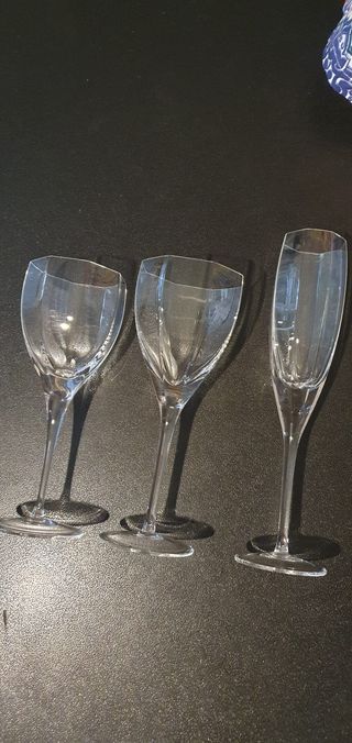 Bellissimo servizio di bicchieri in vetro pregiato