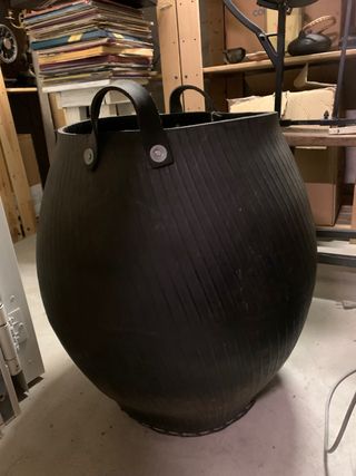 cesto in gomma d’auto riciclata