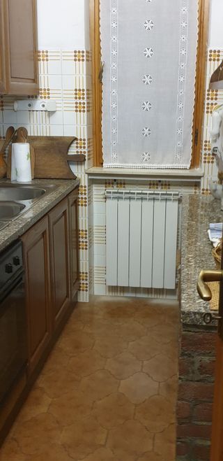 Cucina in legno massello più soggiorno completo