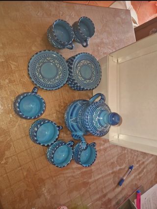 set teiera, tazze e piattini