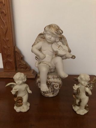 Angelo con2angioletti