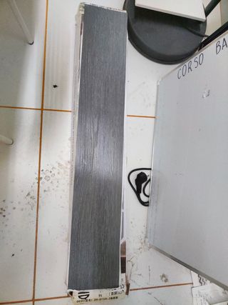 Pavimento adesivo effetto parquet