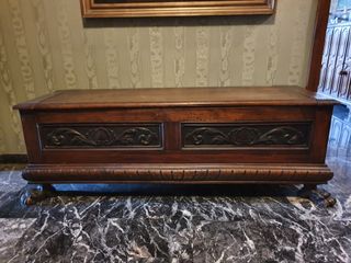 Cassapanca con piede a zampa di leone fine '800