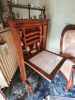 Antiquariato - Consolle antica con anta a ribalta