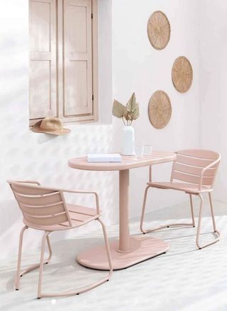 10 set tavoli e sedie