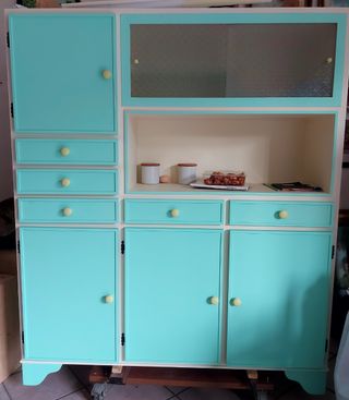 Dispensa realizzata a mano