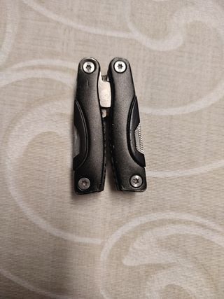 Pinza multiuso 9 funzioni nera