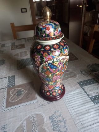 Vaso con base in legno