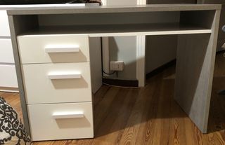 Scrivania con 3 cassetti