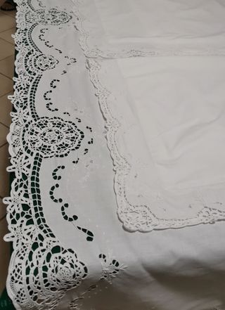 Antico lenzuolo matrimoniale ricamato