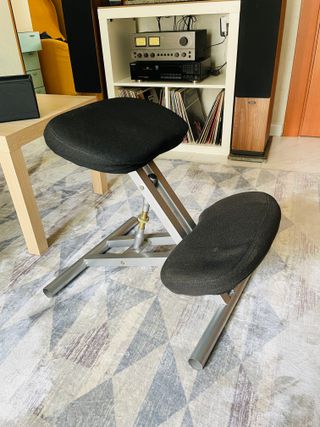 Sedia ergonomica inginocchiata regolabile