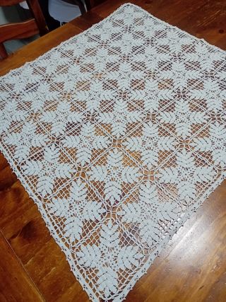 Centrotavola a uncinetto a mano bianco