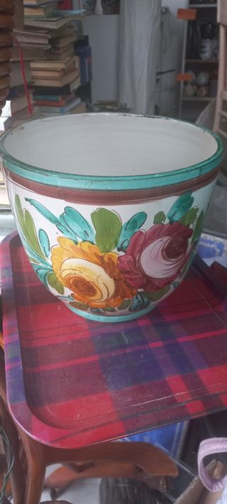 bellissimo vaso decorato dai bei colori