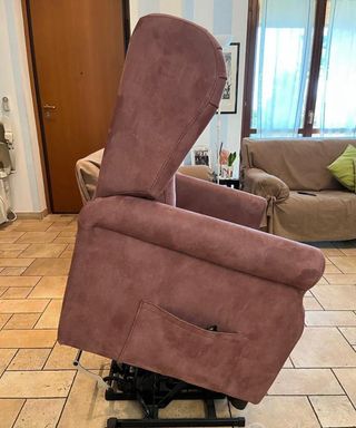 Poltrola elettrica reclinabile