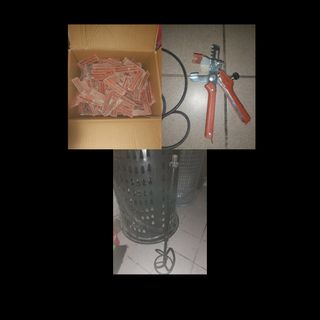 Attrezzi per posa piastrelle(cugni,pinza,frusta)