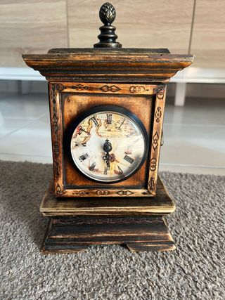 Orologio con cassa di legno
