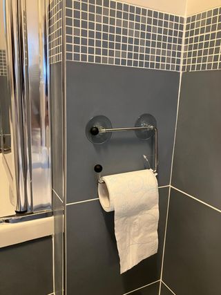 Porta-carta igienica a ventosa di metallo