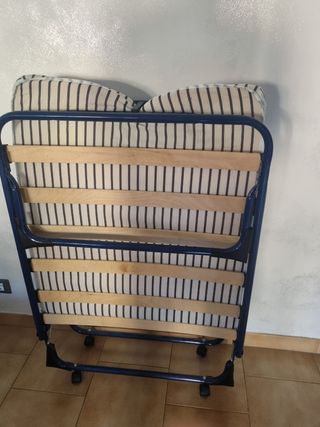 Brandina pieghevole con materasso e rete