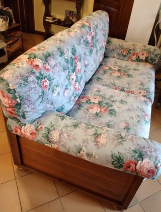 Due divani artigianali tre posti